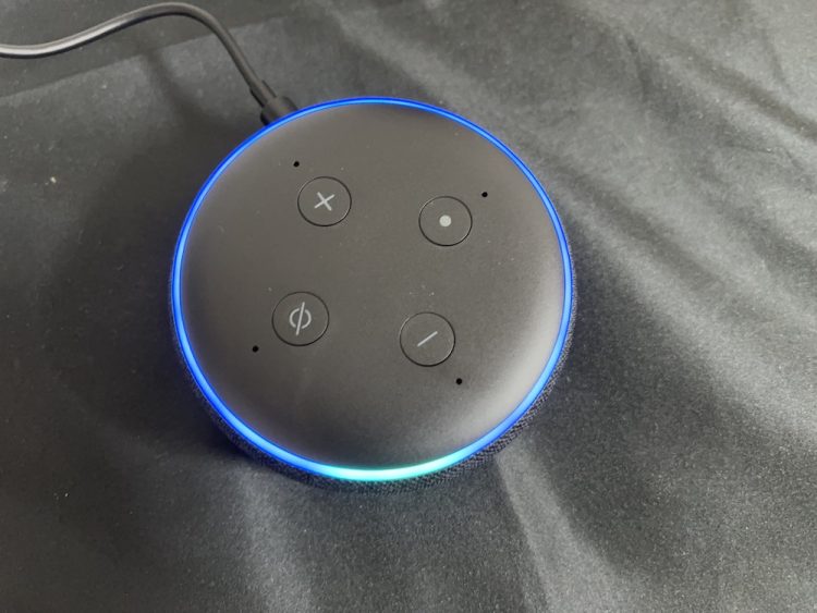 リビングにEcho DotとSwitchBotミニハブを置いたら地味に便利になった | IT EVANGELIST.NET